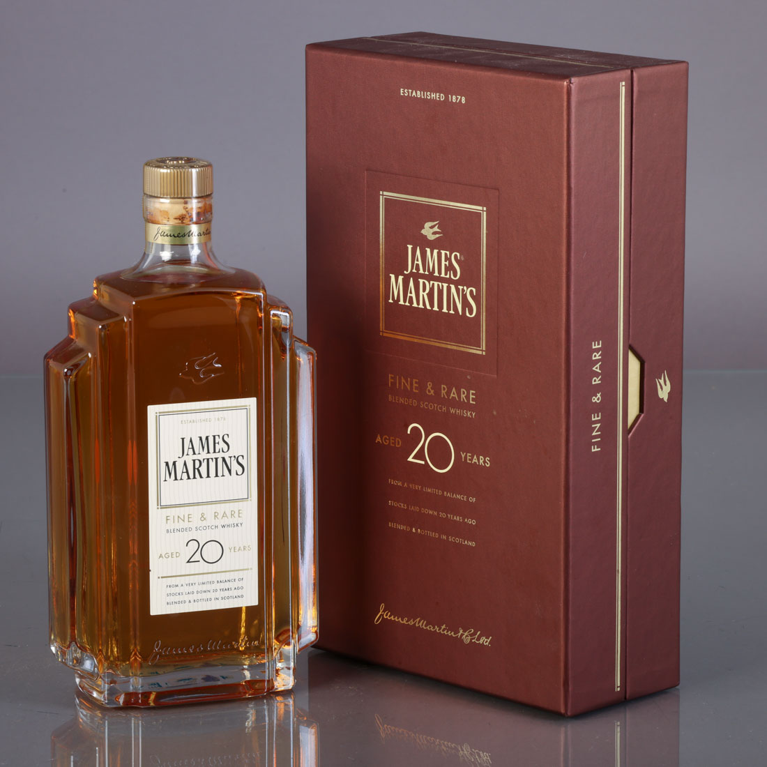 2022 | 9º Leilão Presencial: ‹553.› WHISKY JAMES MARTIN'S 20 ANOS